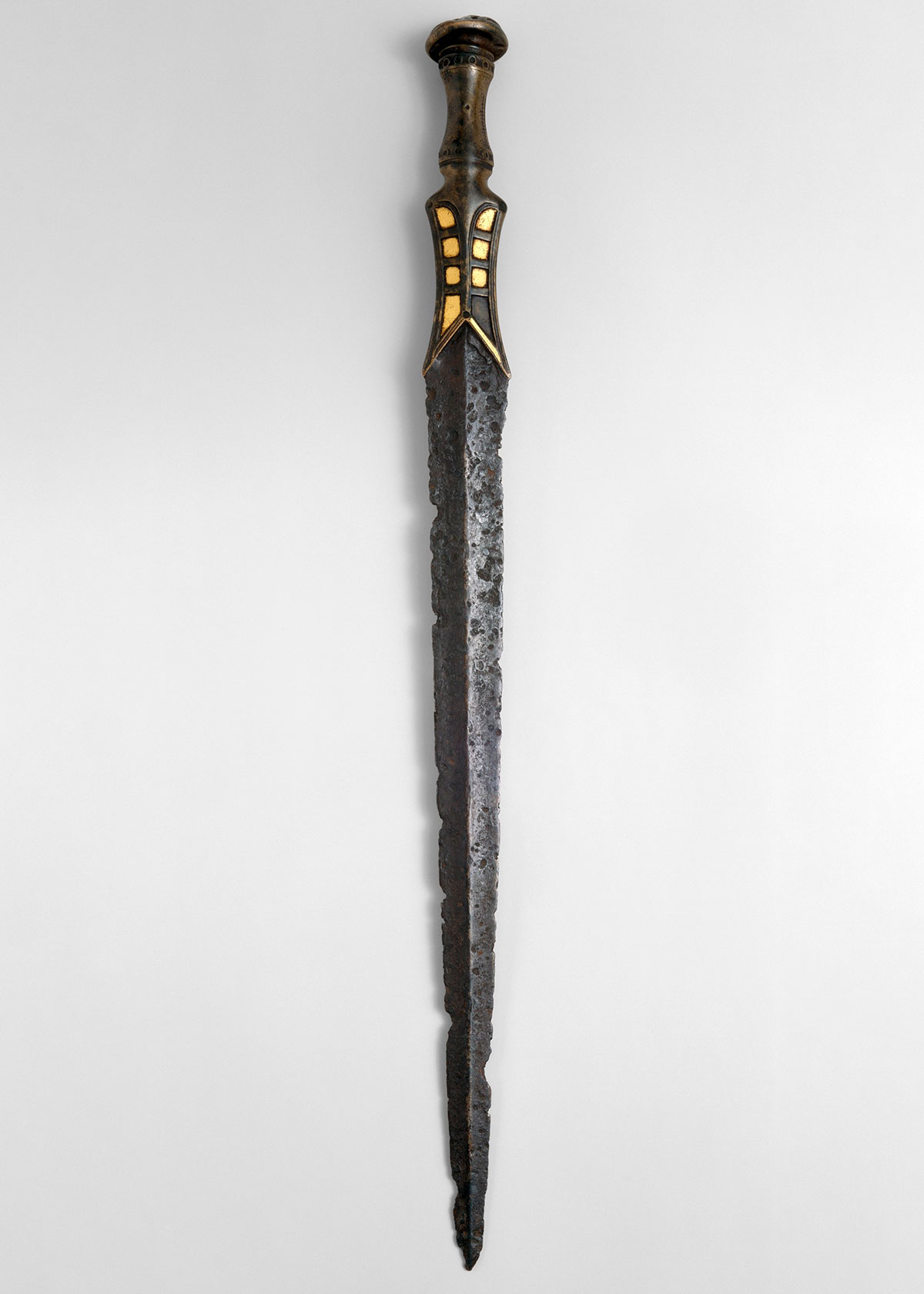 BEAUTIFUL AND DEADLY: THE LARGEST COLLECTION OF BLADES FROM AROUND THE ...